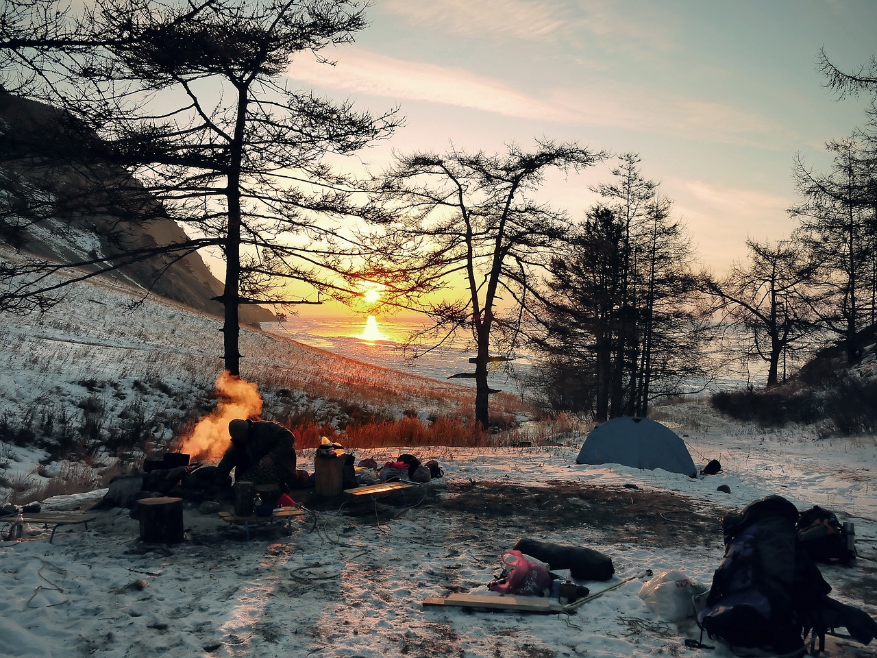 10 Essential Tips to Stay Warm in the Wilderness - Bushcraft Buddy